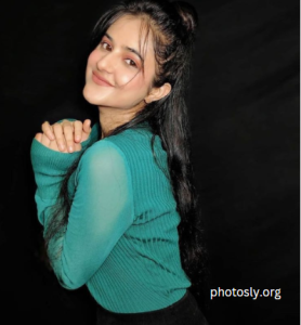 [1050+] Trendy Girls DP, Images, Photos & Wallpapers (2024)