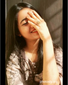 [1050+] Trendy Girls DP, Images, Photos & Wallpapers (2024)