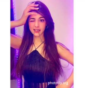 [1050+] Trendy Girls DP, Images, Photos & Wallpapers (2024)